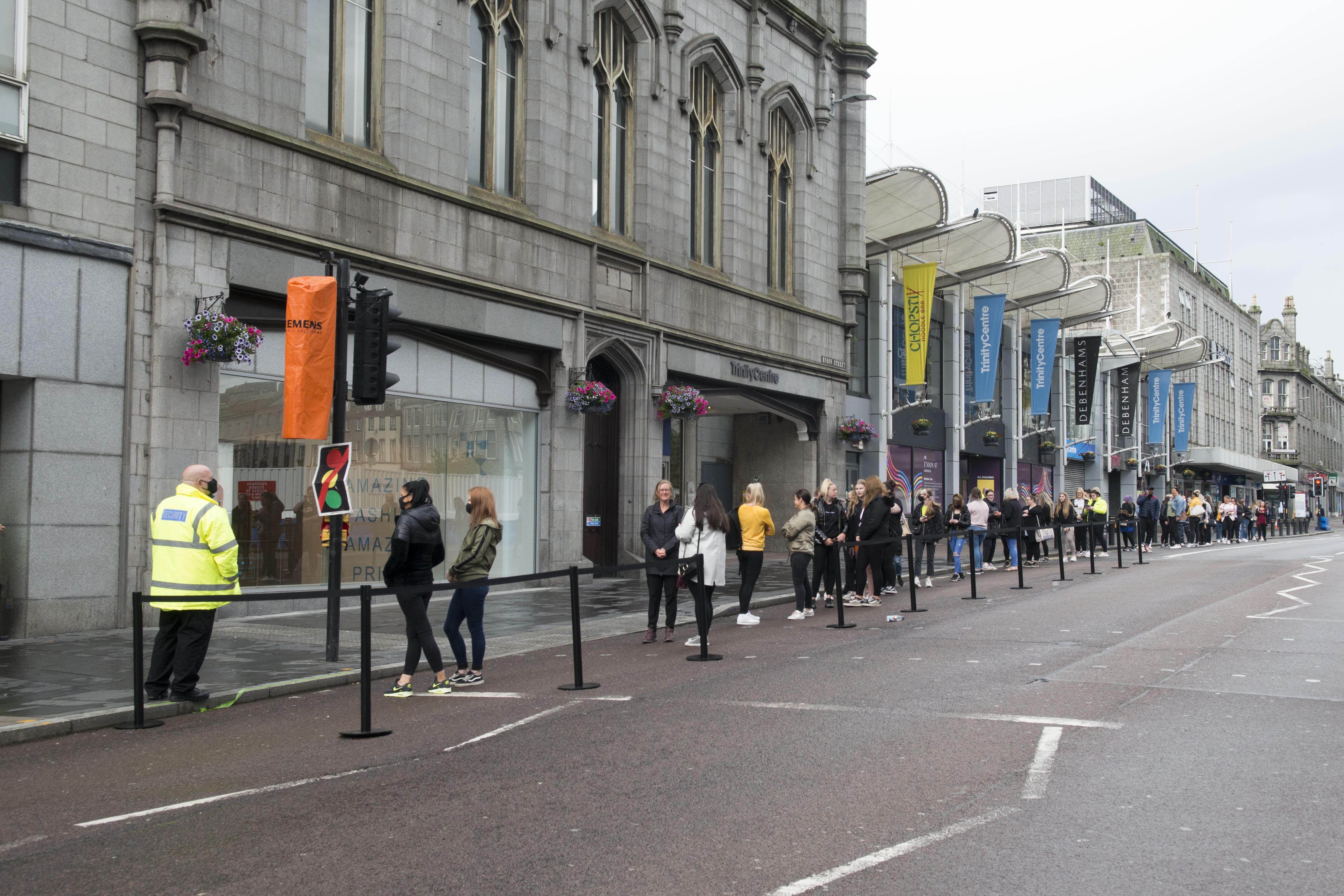 Thousands return to the city centre of Aberdeen | News - Northsound 1
